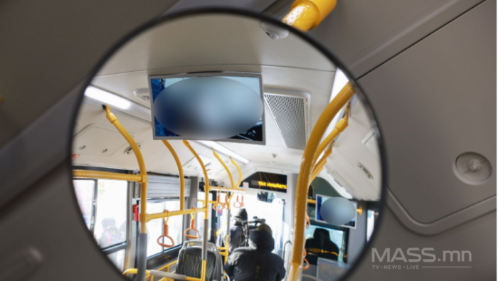 Бүхээгтээ тамхи татсан автобусны жолоочийг 25000 төгрөгөөр торгожээ