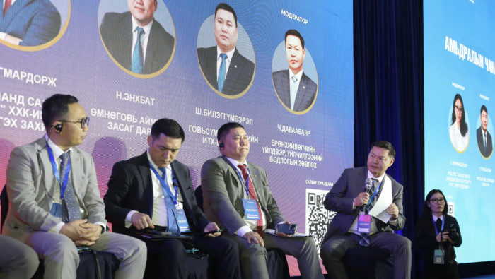 Ерөнхийлөгчийн зөвлөх Ч Даваабаяр “Бүсийн онцлог харьцуулалт” сэдэвт хэлэлцүүлгийн Модератороор