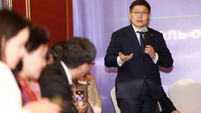 Х Нямбаатар Улаанбаатар хотын агаар орчны бохирдлыг бууруулах эцсийн шийдэл нь гэр хорооллыг