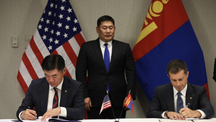 Монгол Улс АНУ ын тээврийн салбарт хамтран ажиллах санамж бичгийг байгууллаа