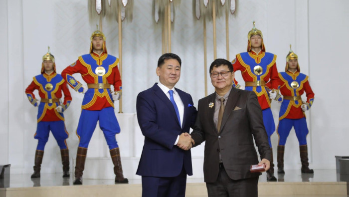 “Янмал” брэндийн үүсгэн байгуулагч Даваанямын Лхагважавыг төрийн дээд “АЛТАНГАДАС” одонгоор шагналаа