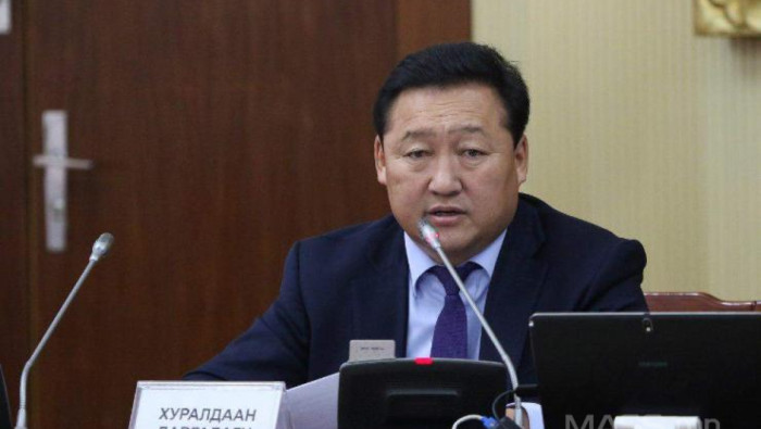 Тэтгэвэрт гарсан иргэд давхар цалин авч байгаа бол ажлаас чөлөөлнө