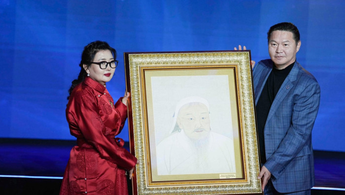 Ерөнхийлөгчийн зөвлөх Ч Даваабаяр Хөдөлмөрийн баатарт баяр хүргэлээ