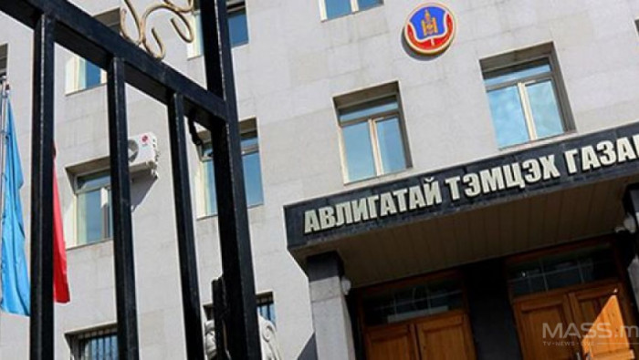 “Чингис хаан” нисэх буудлын гаалийн байцаагчийн хахууль авсан хэргийг прокурорт шилжүүлжээ