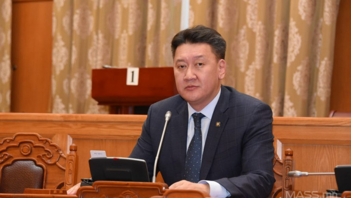Сангийн сайд Б Жавхлан Хүүхдийн 100 мянган төгрөгийг хэвээр үлдээж