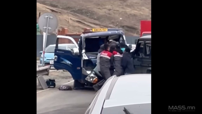 Бага тэнгэрийн аманд гарсан ослын улмаас 5 хүн гэмтжээ