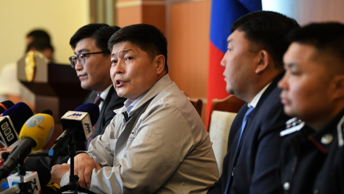 Х Нямбаатар Наадмаар төв цэнгэлдэх хүрээлэнд нарантуул захыг нүүлгэж ирэхгүй