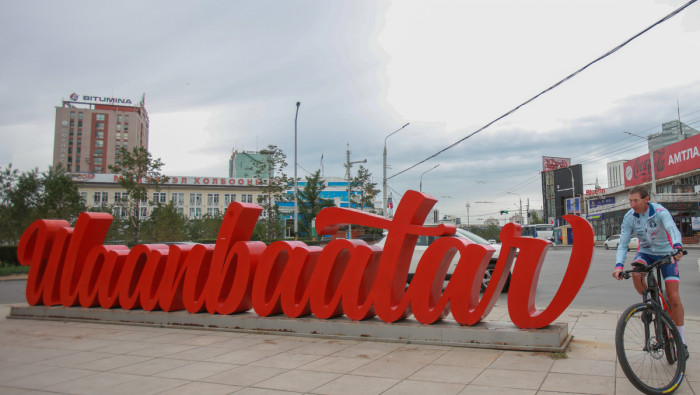 Германы тамирчин Гиидо Кунзе Монголд дугуйгаар аялж, Гиннесийн амжилтыг ...