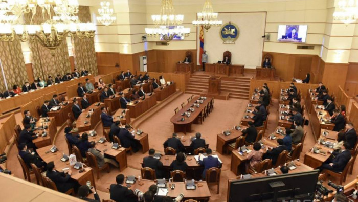 Өнөөдрийн чуулганаар газрын тосны бүтээгдэхүүний тухай хуульд нэмэлт өөрчлөлт оруулах тухай