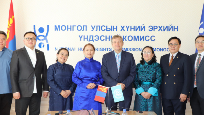 ХЭҮК т НҮБ ын Суурин зохицуулагч Яап Ван Хиердэн талархал илэрхийллээ