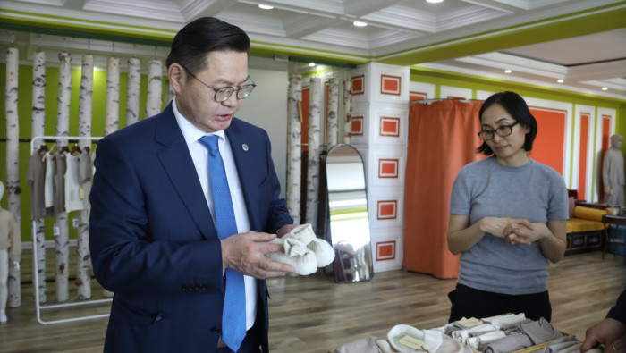 “buuvee” брэндийн үйлдвэрт Монгол Улсын Ерөнхийлөгчийн Үйлдвэр үйлчилгээний бодлогын зөвлөх Ч