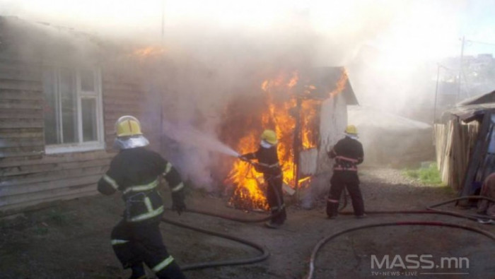 Сэрэмжлүүлэг Налайх дүүрэгт айл шатаж 48 настай эмэгтэй нас баржээ