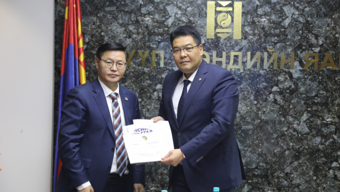 Хоол тэжээлийн гурвалсан дарамтад өртсөн хүүхэд эсэн мэнд өсөж торних боломжоо алддаг