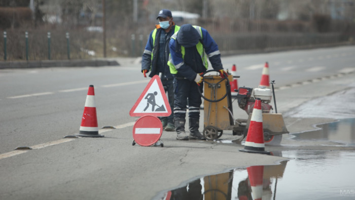 25 дугаар эмийн сангийн уулзвараас Төмөр замын дээд сургуулийн уулзвар хүртэлх авто замыг шөнийн